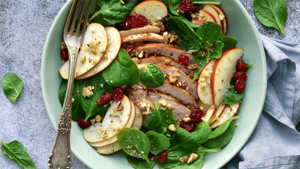 Salata De Pui Cu Mere Proaspete Si Merisoare Deshidratate | Puiul ...